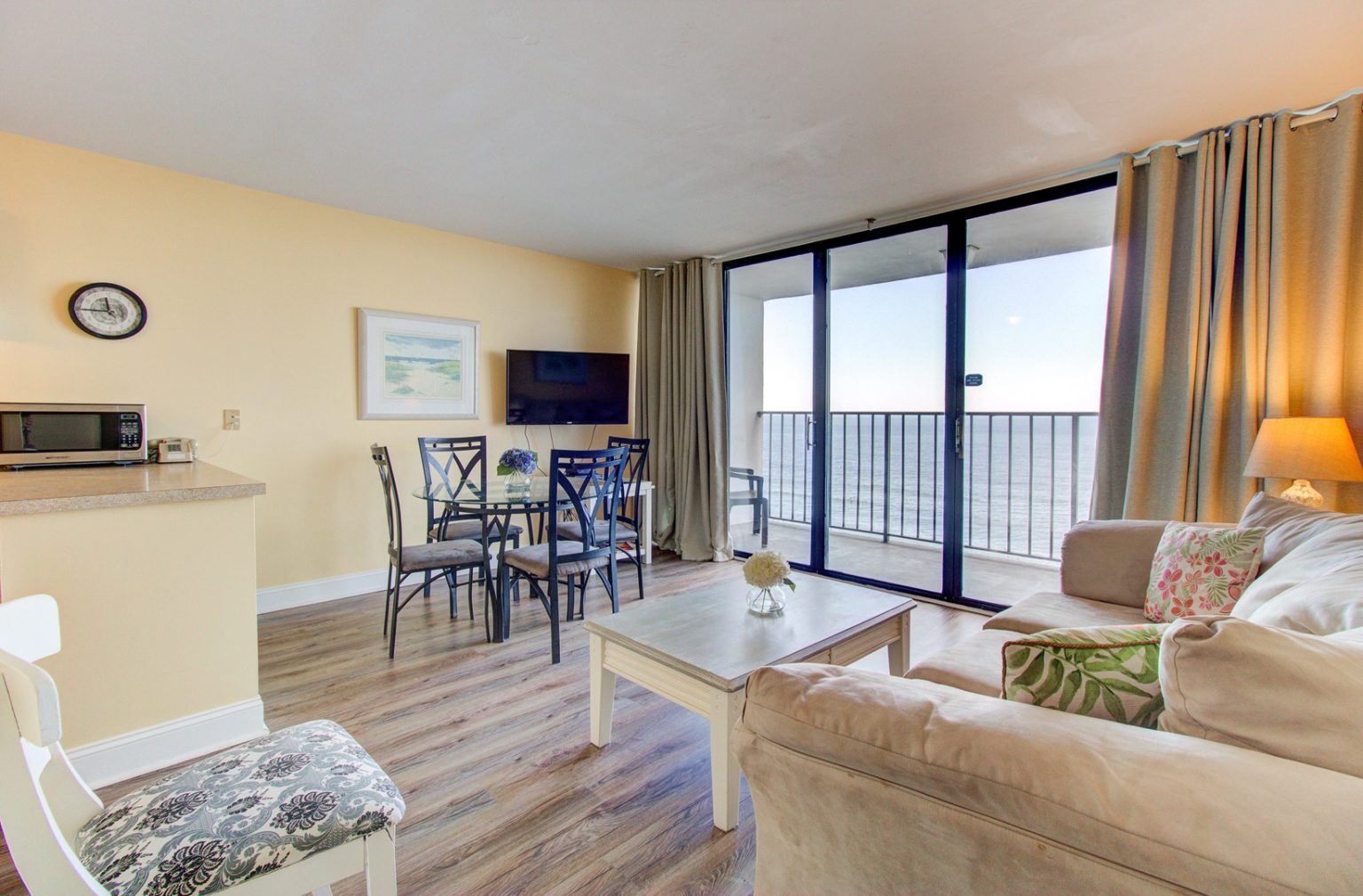 Atlantic Towers | Oceanfront Hotel in Carolina Beach